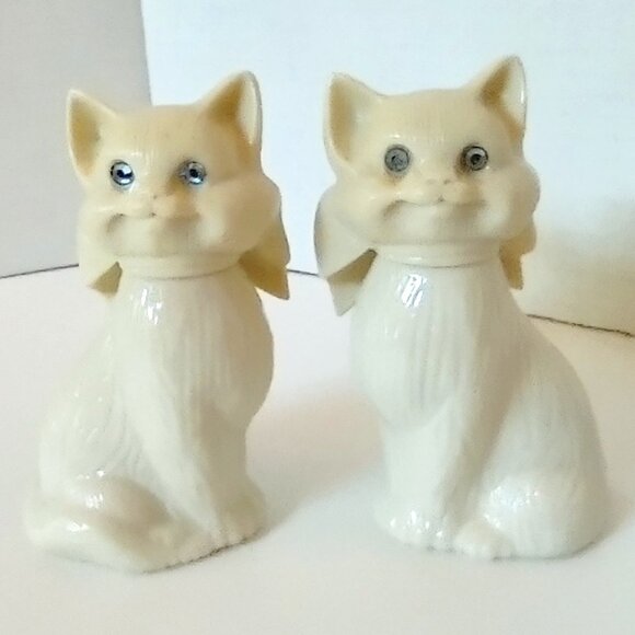 Avon | Other | Vintage Sweet Honesty Topaz Avon White Milk Glass Cat ...